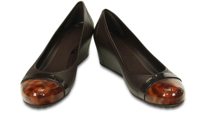 ศูนย์จำหน่าย รองเท้า Crocs,Fitflop,Camper,Newbalance มาแรงแซงทุกร้าน!!!!