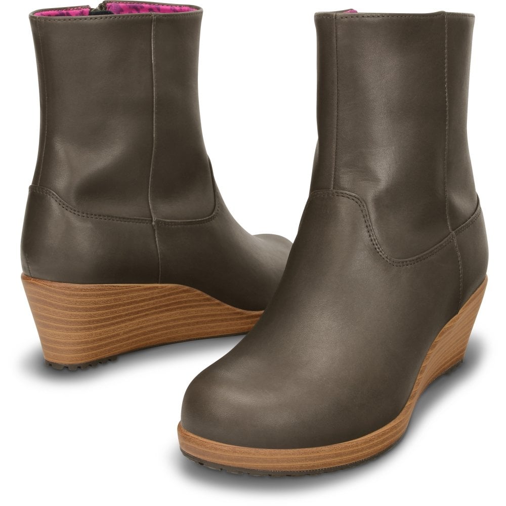 ศูนย์จำหน่าย รองเท้า Crocs,Fitflop,Camper,Newbalance มาแรงแซงทุกร้าน!!!!